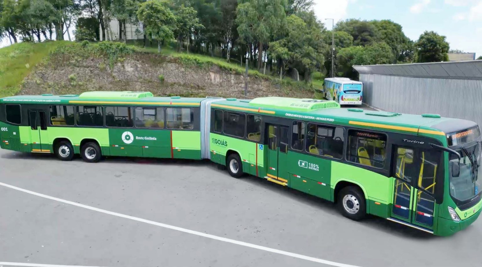 BYD entrega primeiro ônibus elétrico superarticulado do mundo para ...