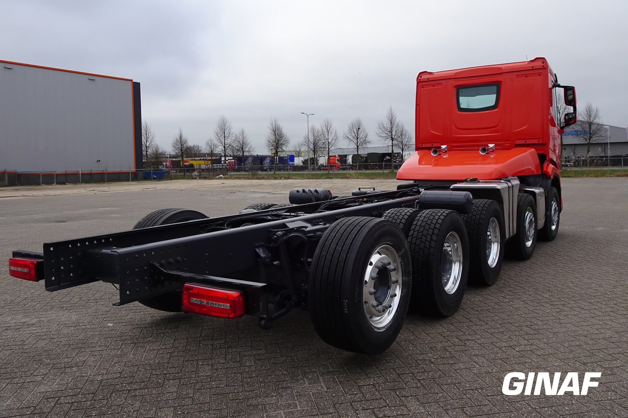 Ginaf apresenta modelos DAF com 5 eixos na Europa - Blog do Caminhoneiro