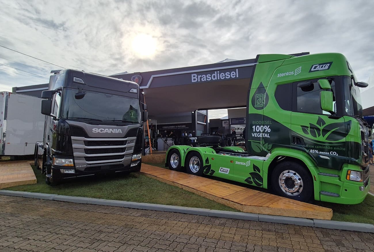 Scania apresenta 460R 6x2 movido 100% a biodiesel - Blog do Caminhoneiro