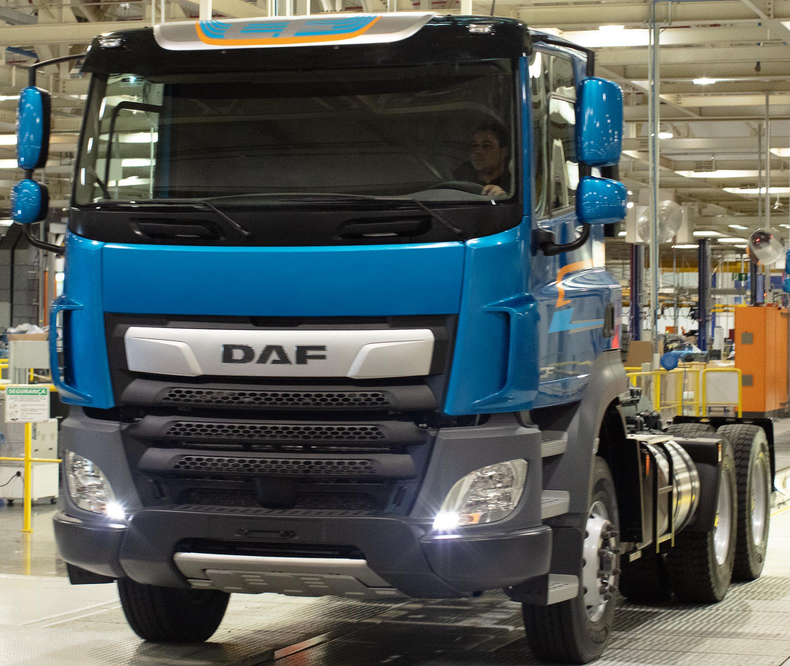 FICHA TÉCNICA - DAF CF FTT 480 6x4 - Blog do Caminhoneiro