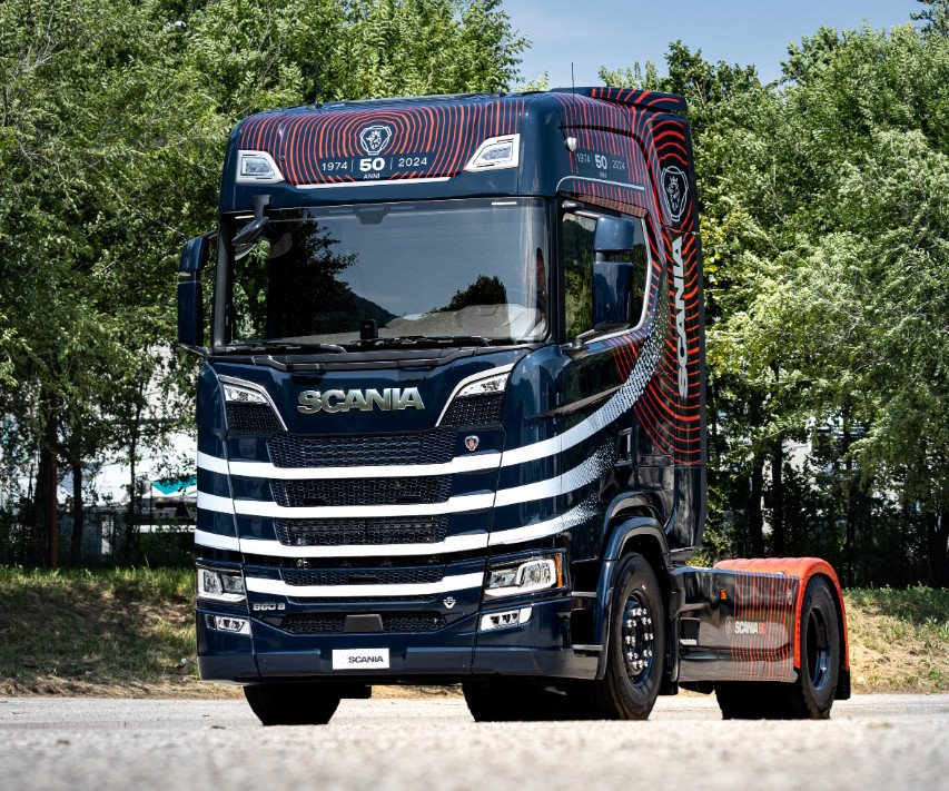 Scania Itália comemora 50 anos com série especial - Blog do Caminhoneiro