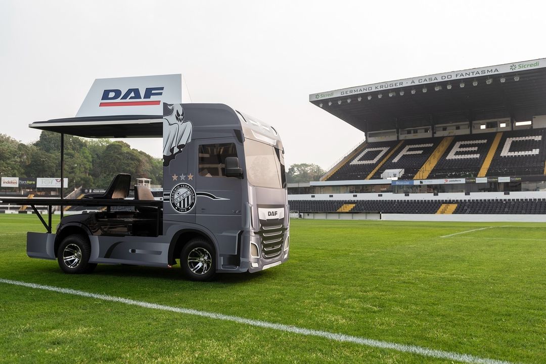 Time do Operário recebe DAF XF maca para uso no estádio em Ponta Grossa ...