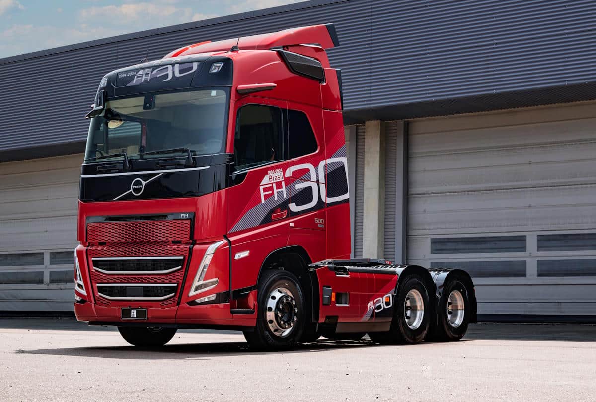 Volvo lança edição especial 30 Anos para o FH na Fenatran 2024 - Blog ...