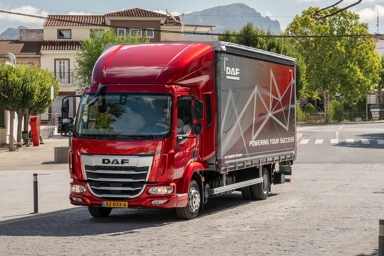 DAF XB é premiado no Reino Unido como “Melhor Caminhão” - Blog do ...
