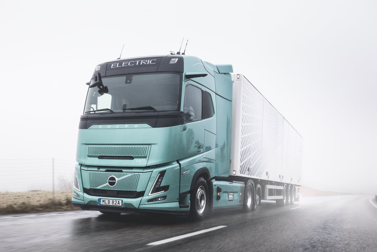 Volvo lança nova versão do FH Aero Electric com tração 6x2 e autonomia ...